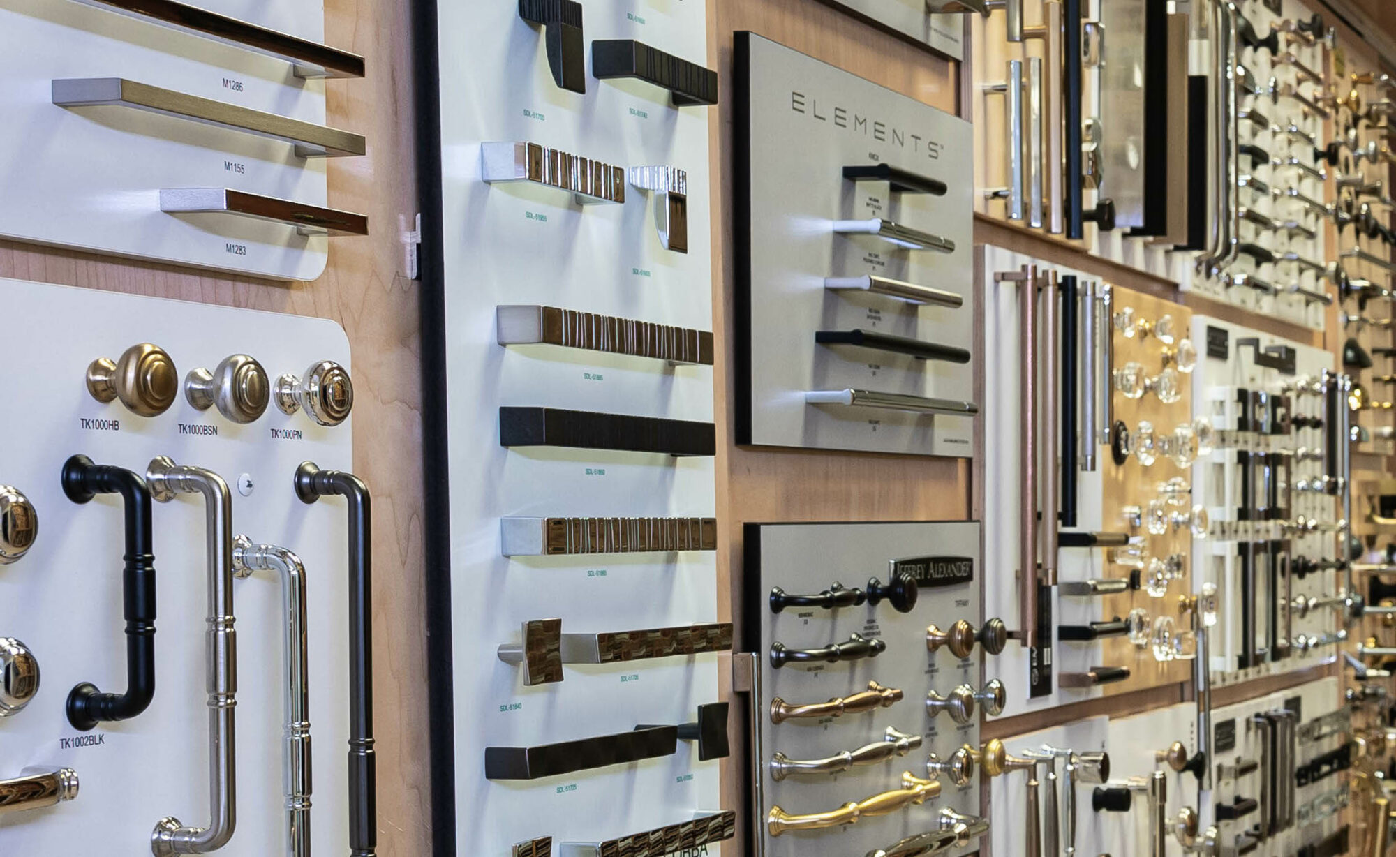 How to Pick Kitchen Cabinet Hardware