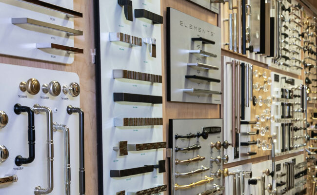 How to Pick Kitchen Cabinet Hardware